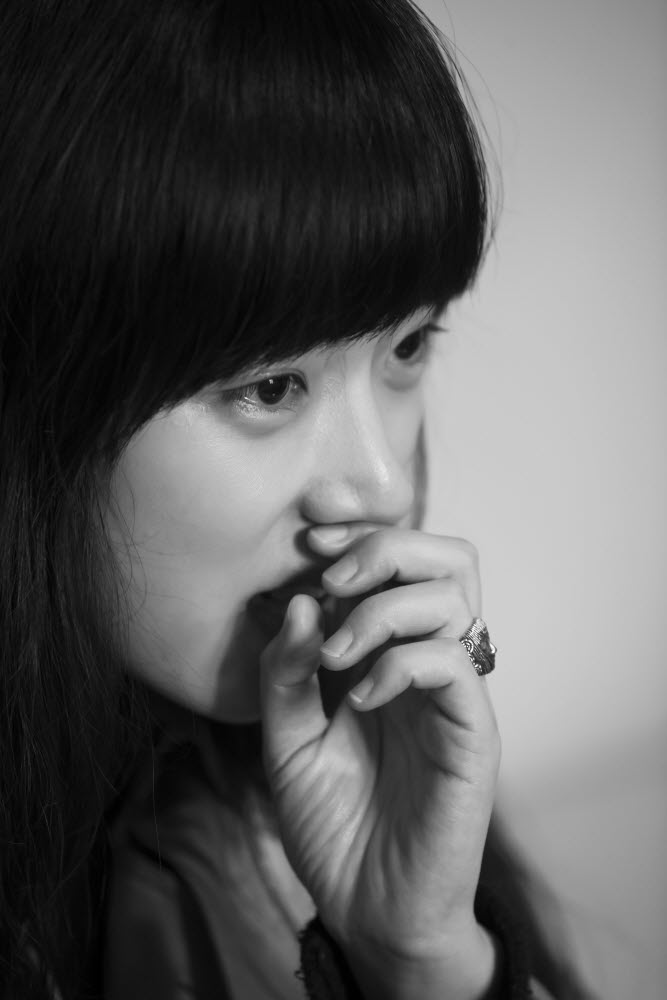 여성 싱어송라이터 인터뷰 대중음악 - 요조(Yozoh) 인터뷰 (2014년) - “나는 내가 노래를 할 때 스스로가 제일 마음에 든다. 음악적으로 외로워지지 않으려는 삶을 ...